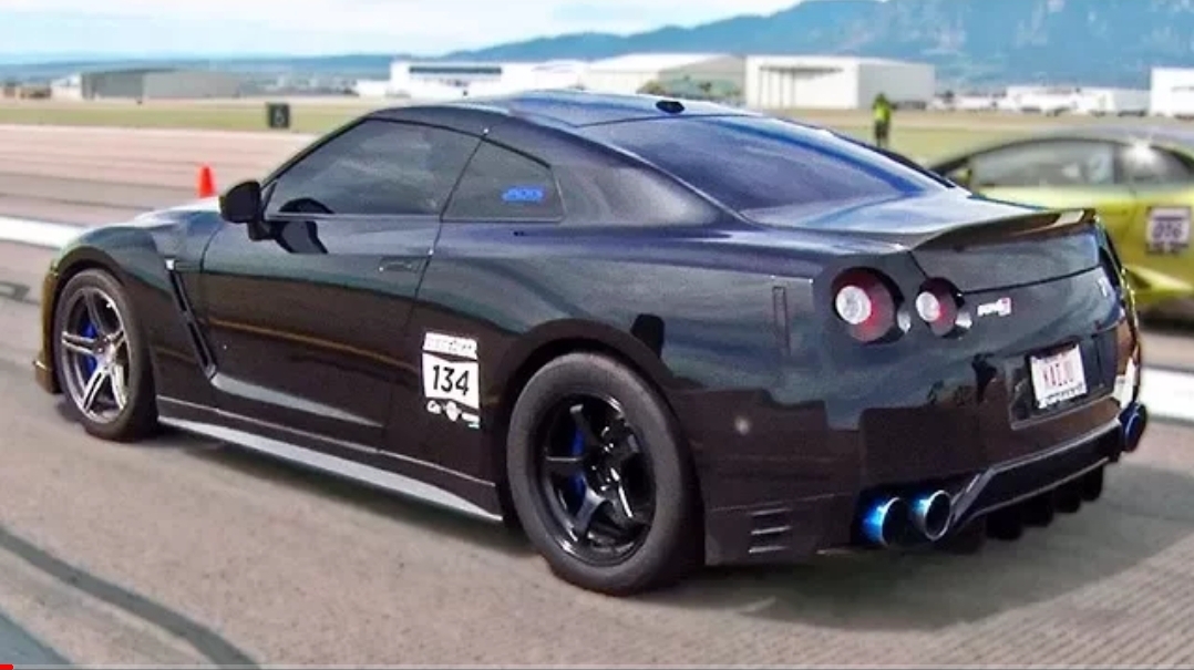 He Just Wants to go FAST! (1700HP GTR) - Turbo and Stance