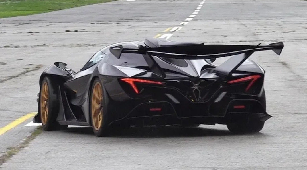 Apollo Intensa Emozione Accelerating on an Airstrip: EPIC V12 Sound ...