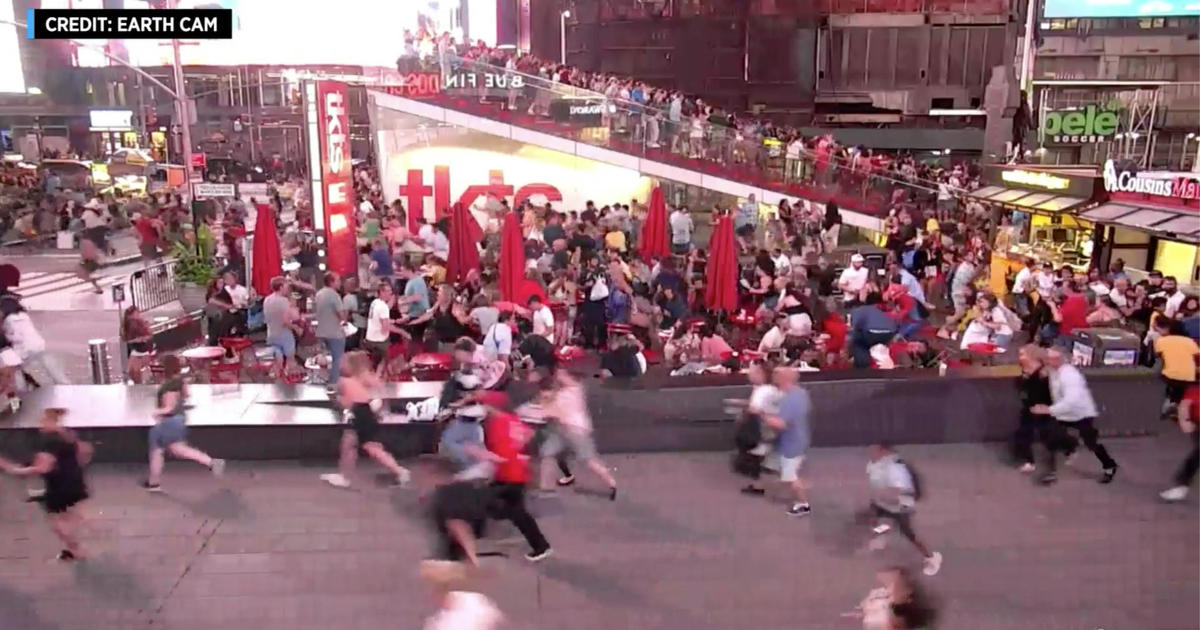 Panic in Times Square after motorcycle backfire mistaken for gunfire ...