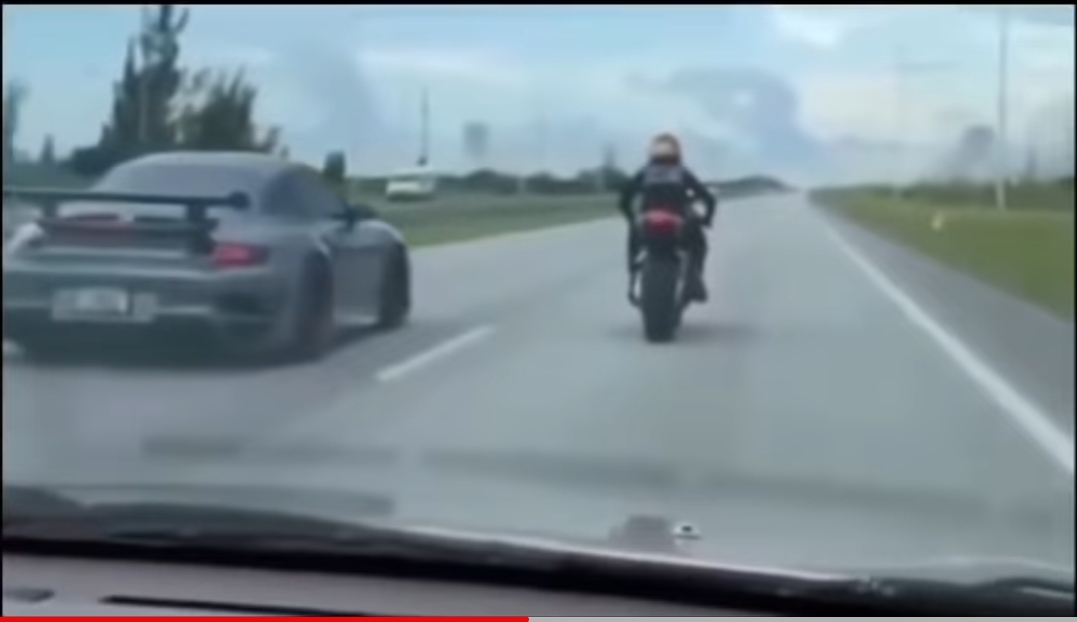 Biker tries to race Porsche but fails horribly - Turbo and Stance Biker tries to race Porsche but fails horribly - Turbo and Stance