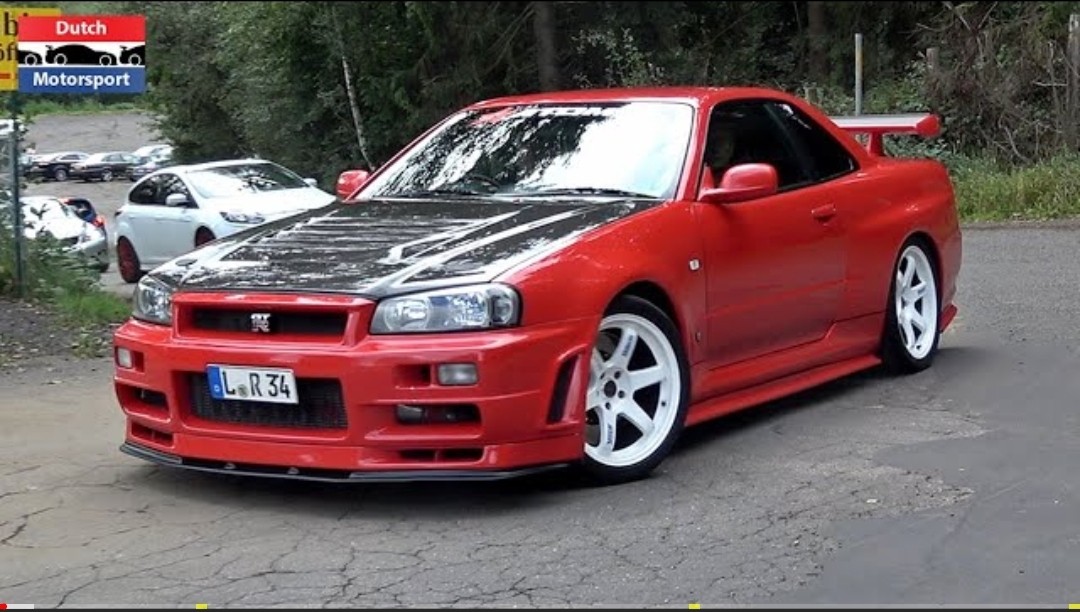 Stanced Skyline R34